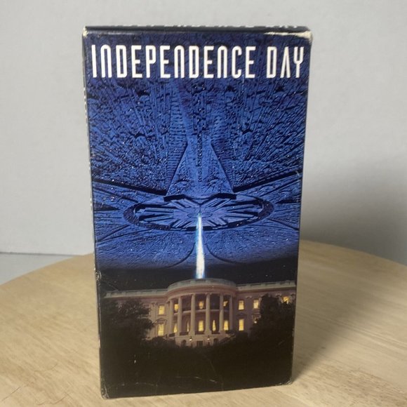 Media | Independence Day Vhs 1996 Will Smith Jeff Goldblum Bill Pullman ...
